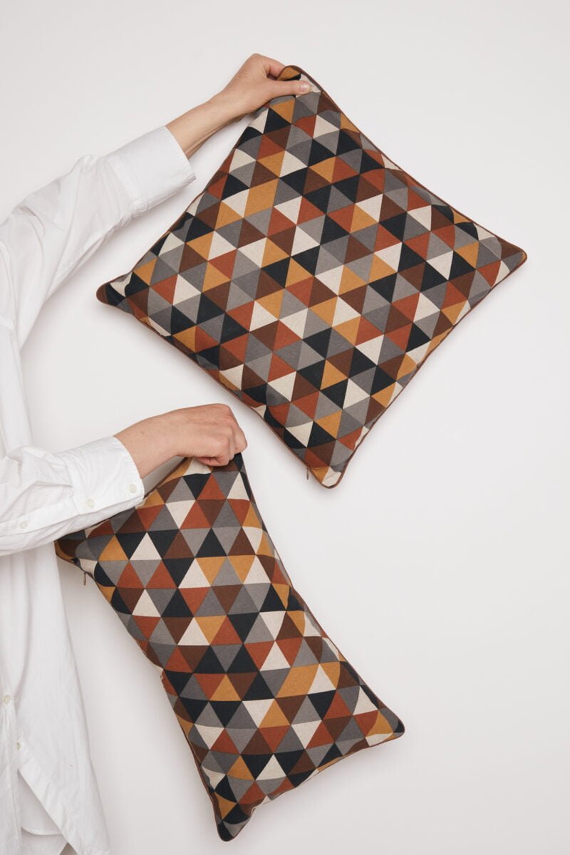 Dekoratyvinės pagalvėlės užvalkalas „Geometrinis raštas“ — Story by Nature